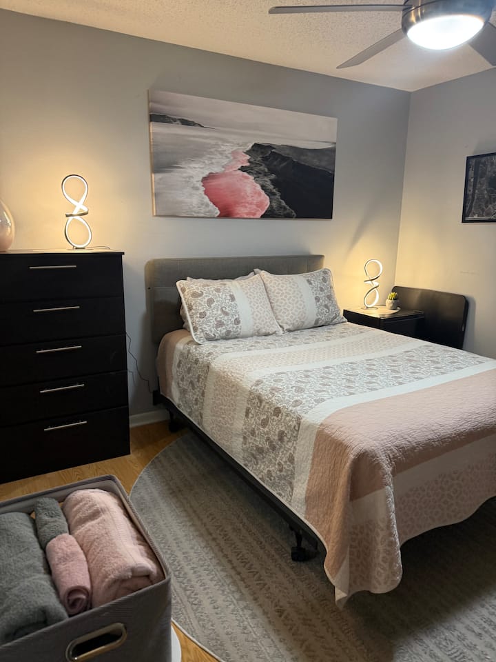 Bedroom In  Condo With Own Bathroom
Heated Pool - Deltona, FL