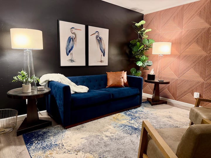 Stylish Home With Pool, Patio, And Open Layout - Phoenix, AZ