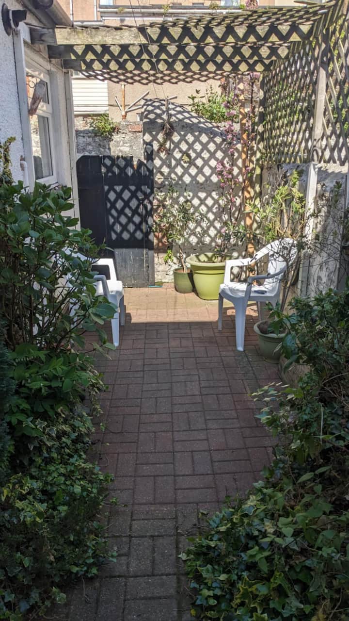 Tree Cottage Plus /Garden Apartment - Conwy
