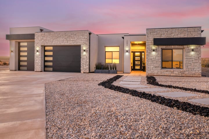 Modern Getaway Near Zion • Family-friendly Escape - Utah