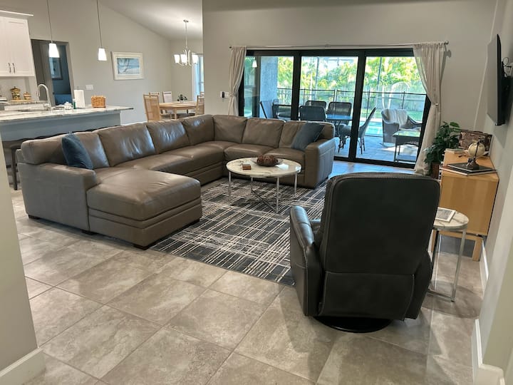 Heated Pool, Sleeps 10! 4 Bedroom 7 Beds 2bath - Cape Coral, FL
