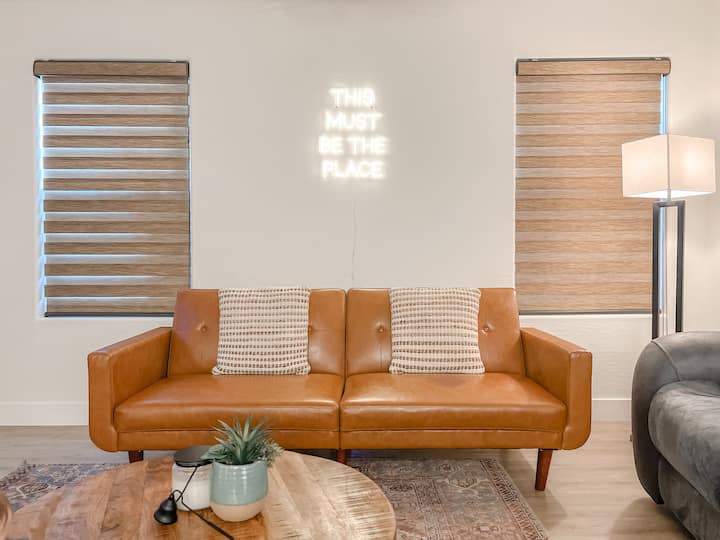 Family Friendly 4 Br, King Suite + Outdr Dinning! - Phoenix, AZ