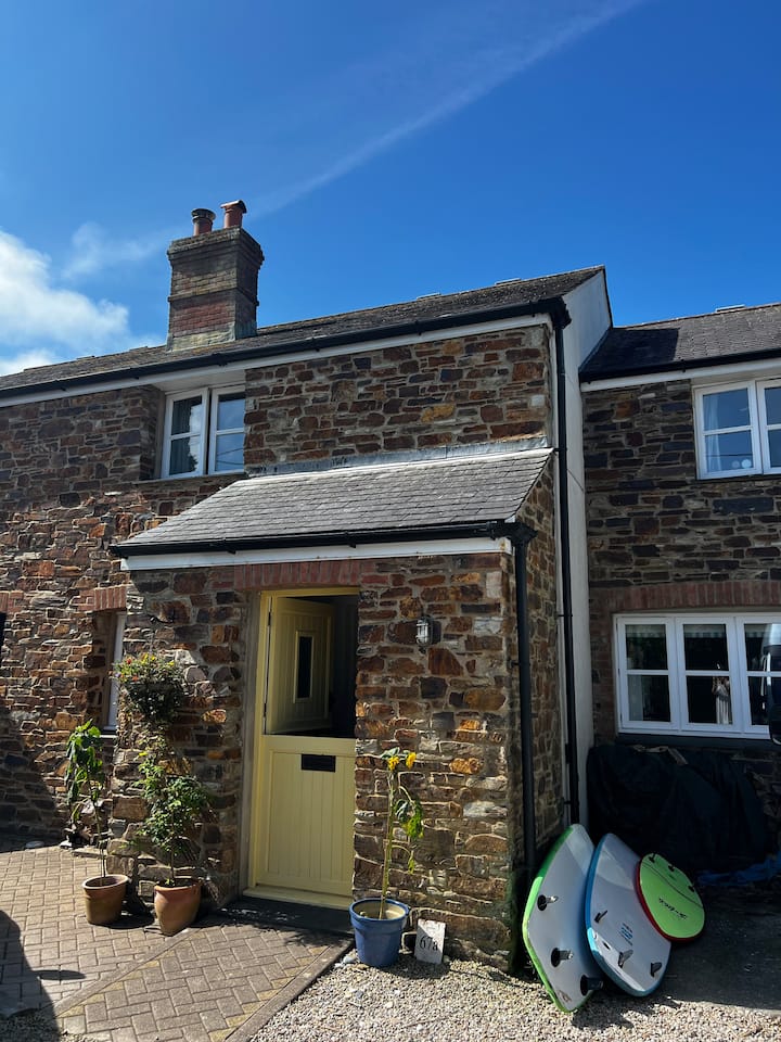 Cheerful Family Home Sitting Snugly In St Agnes - Perranporth