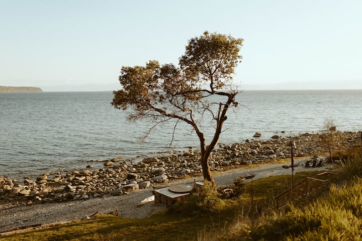 Oceanfront, Hot Tub, Sauna, Ev2, Cedar Suite - Savary Island
