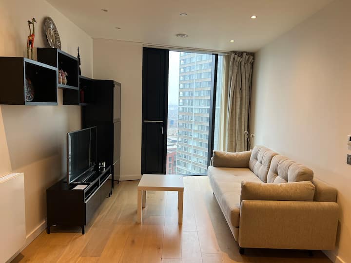 Modern 1-bed Flat With Great Views & 24/7 Security - Bermondsey - London