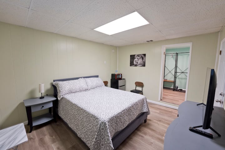 Petite Guest Suite Near Airport, Pet Friendly! - ベーカーズフィールド, CA
