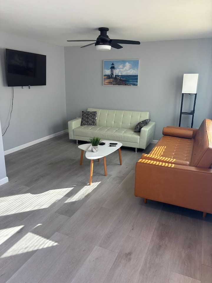 Modern & Recently Renovated Beach House. Sleeps 6 - Brigantine, NJ