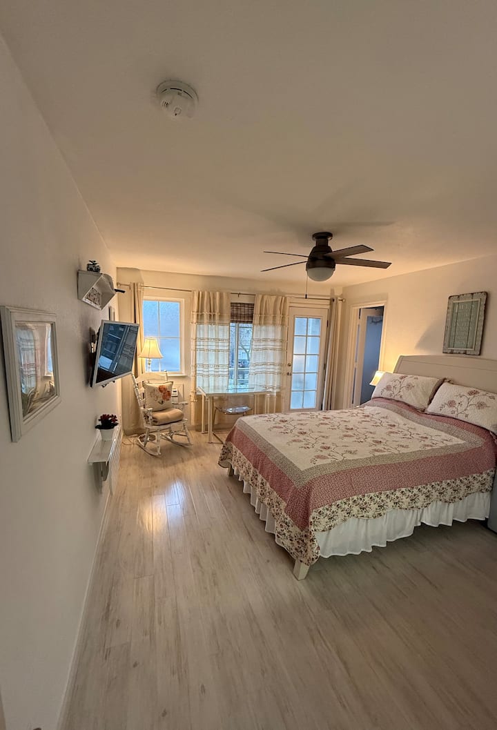 Chic, Private Cottage With A Pool And A Hot Tub - Davis, CA