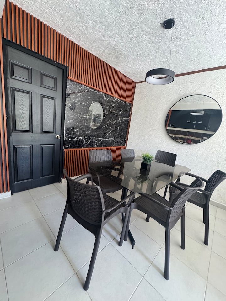 Casa Hermosa Recién Remodelada Con A/c. - Zihuatanejo