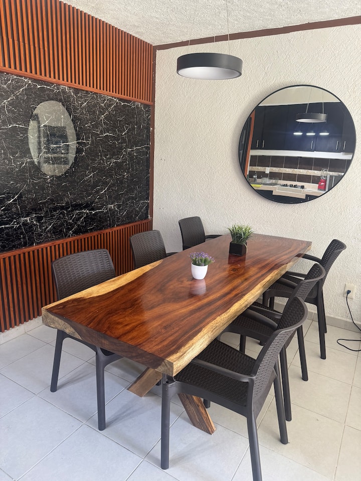 Casa Hermosa Recién Remodelada Con A/c. - Zihuatanejo