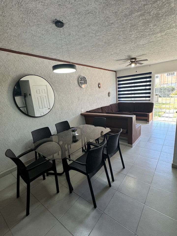 Casa Hermosa Recién Remodelada Con A/c. - Ixtapa Zihuatanejo
