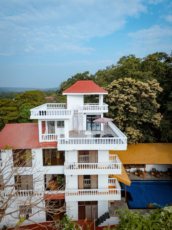 1br | Elegant Room With Private Balcony, Pool Dine - Anjuna