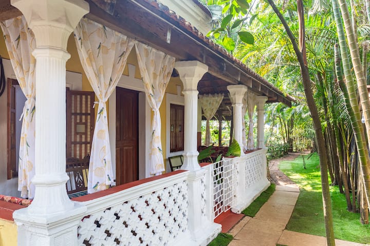 Orchid-"charming Bedroom With Private Garden " - Goa