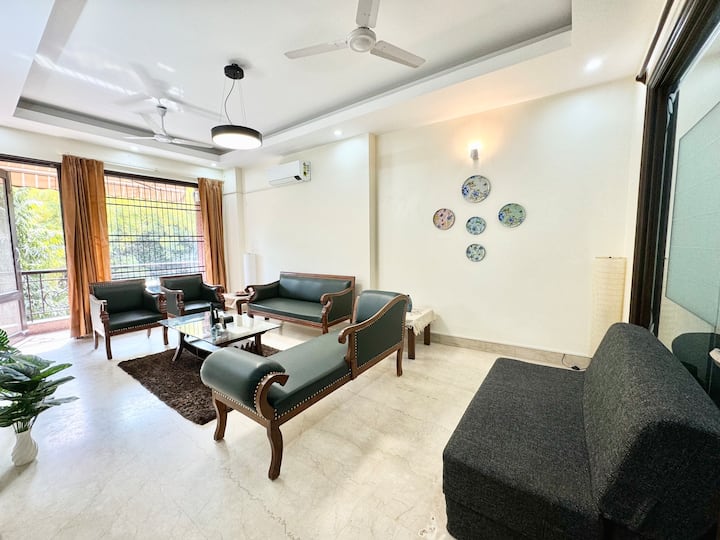 Spacious 3bhk Apt In Safdarjung Enclave - New Delhi