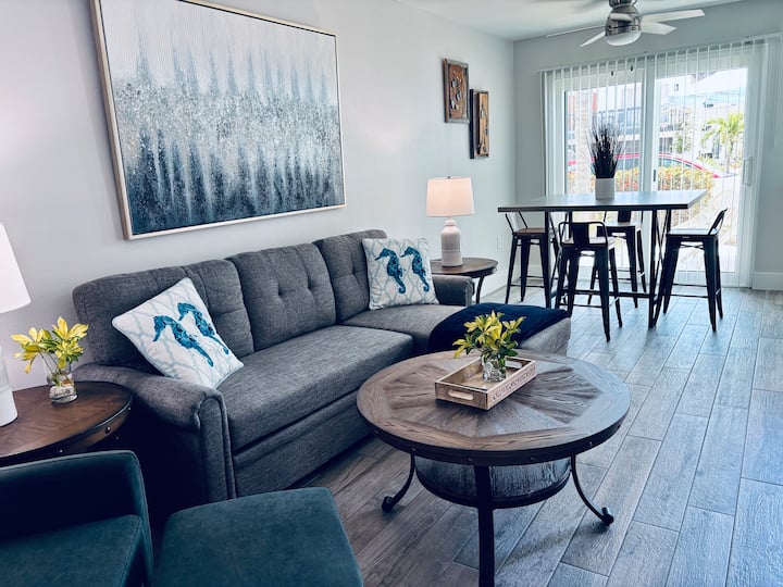 2 Bedroom Townhouse With Private Beach Access - Siesta Key, FL