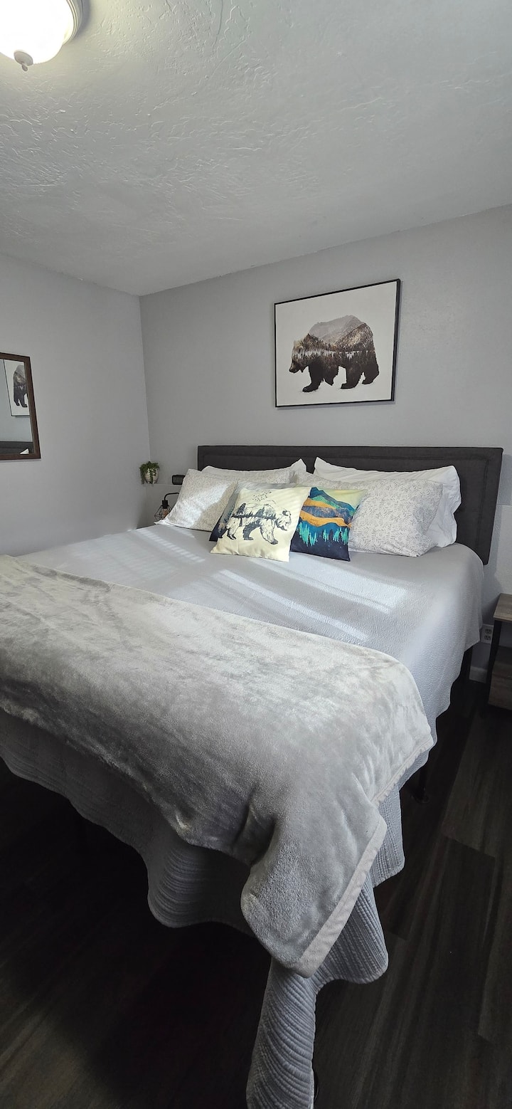 Stylish Modern Duplex - King, Queen, & Fulls! - Helena, MT