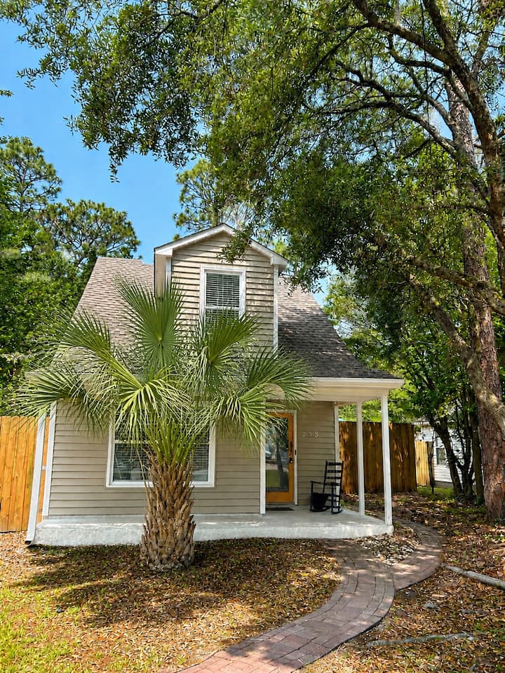 Cozy Cottage 3 Miles To Beach Bridge! - ウィルミントン, NC