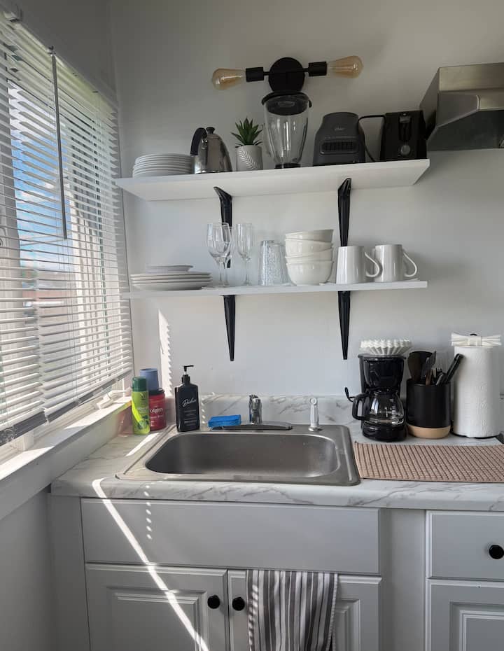 Affordable Studio - Natural Light & Walk To Town - Hudson Valley, NY
