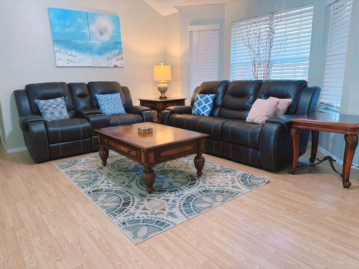 Large Home Near The Ocean, Sleeps 1-11 Guest! - Navarre, FL