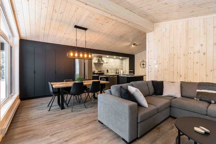 Le Montagnard 91: Spa & Accès Direct Aux Sentiers - Baie-Saint-Paul, QC