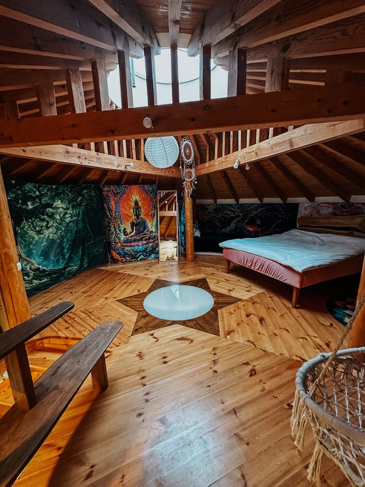 Apvalus, Super Jaukus, šIaudinis Namelis - Lithuania