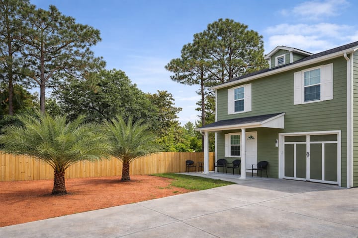 Vacation House, 2 Miles To Beach, Smart Tvs, Grill - Navarre, FL