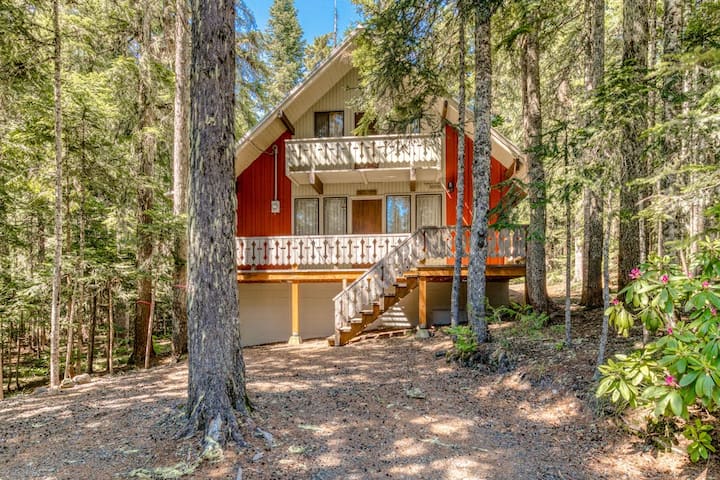 Two-story Cabin With Wood Fireplace, Deck, Gas Gri