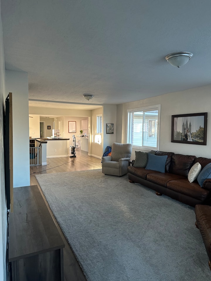 Beautiful Preston Home W/ Huge Kitchen - Preston, ID