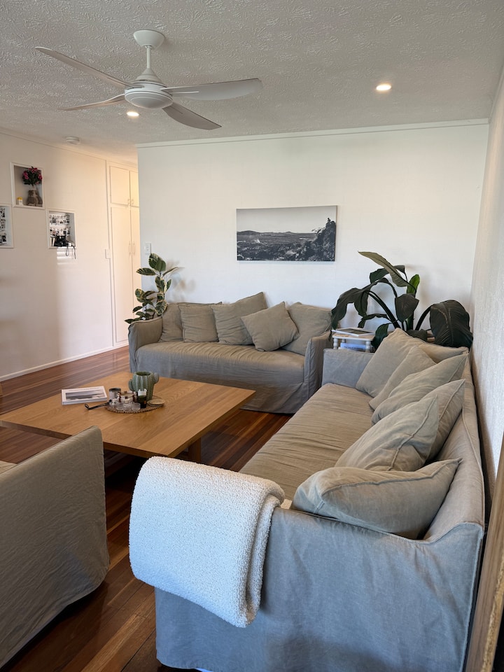 3 Bedroom Beach Cottage - 500m To The Sand & Water - Coolangatta