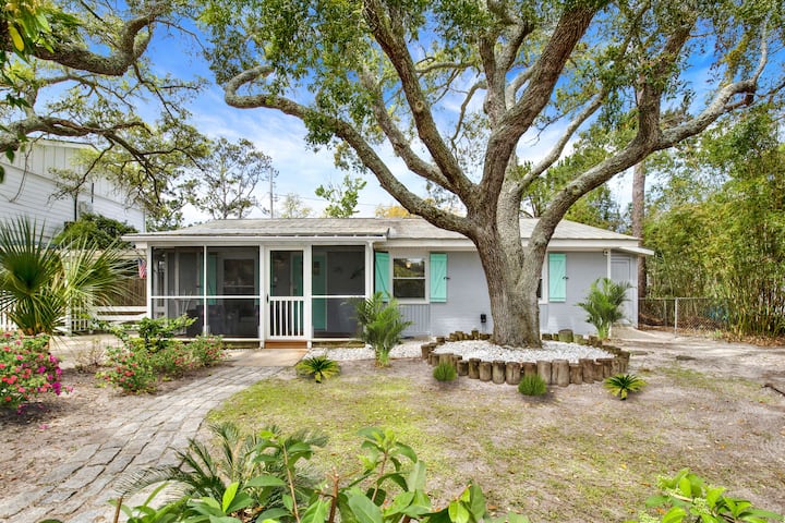 Lucky Charm | Creekfront Cottage, Screened Porch! - Tybee Island