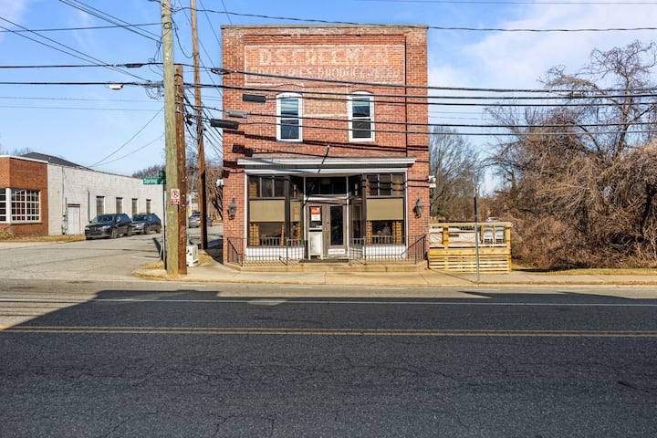 The Upstairs Apartment - Close To Coliseum & Uncg - Greensboro, NC