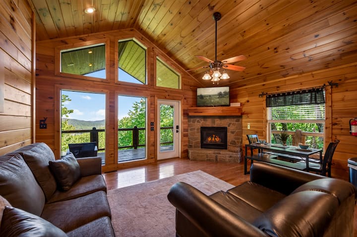 Stunning Mt Views * New Hot Tub * 5 Mins To Smnp - Townsend, TN