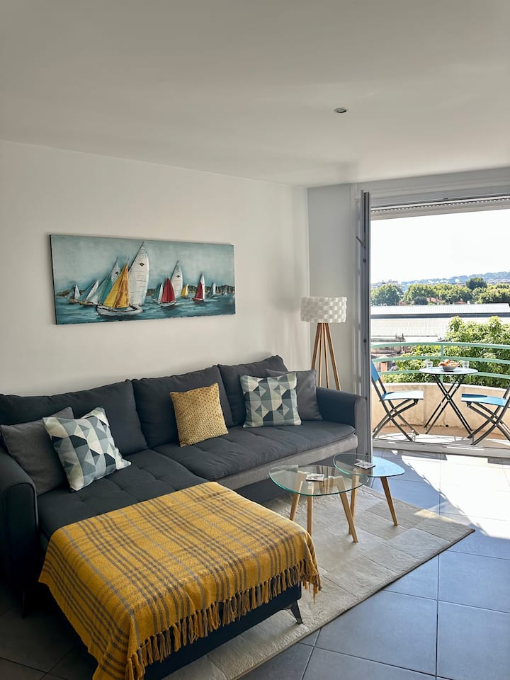 Bright&comfortable 2 Bedroom •Balcony•lift•parking - ジュアン・レ・パン