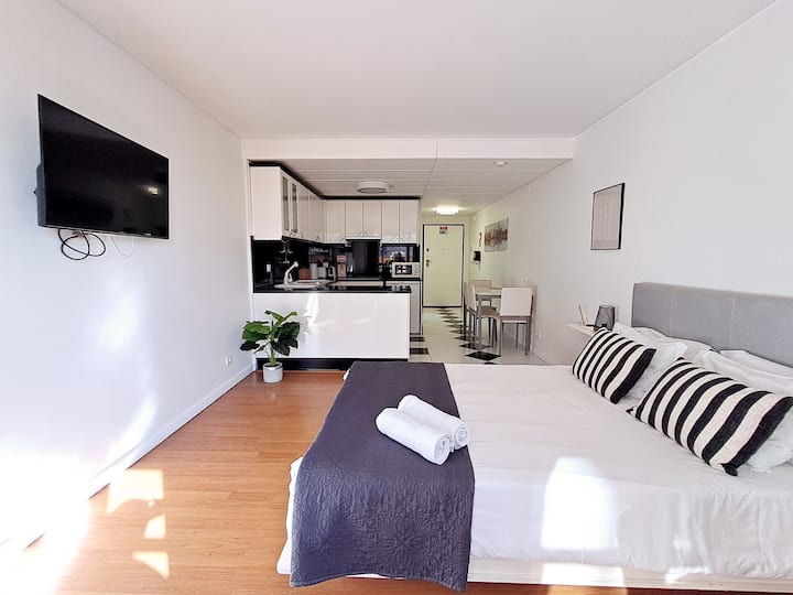 Central Studio Apartment Opposite Funchal Marina - Funchal