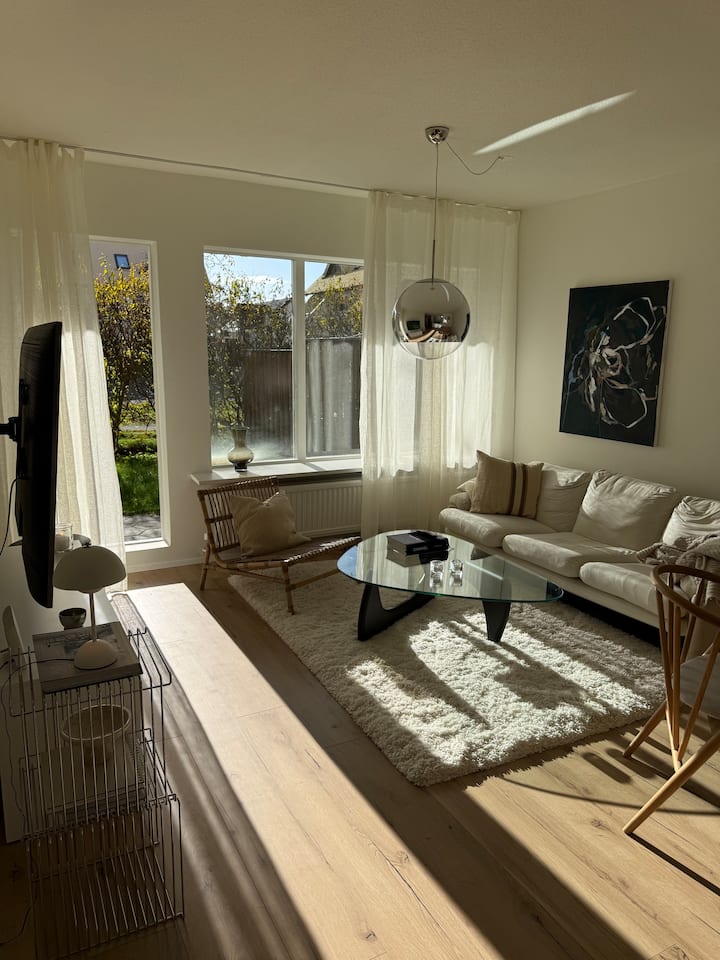 Cozy 1 Bedroom Apartment Newly Renovated W. Patio - Islândia