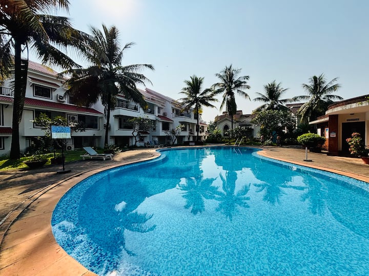 Pool View Cozy 1 Bhk Apartment Near Club Cabana - Goa