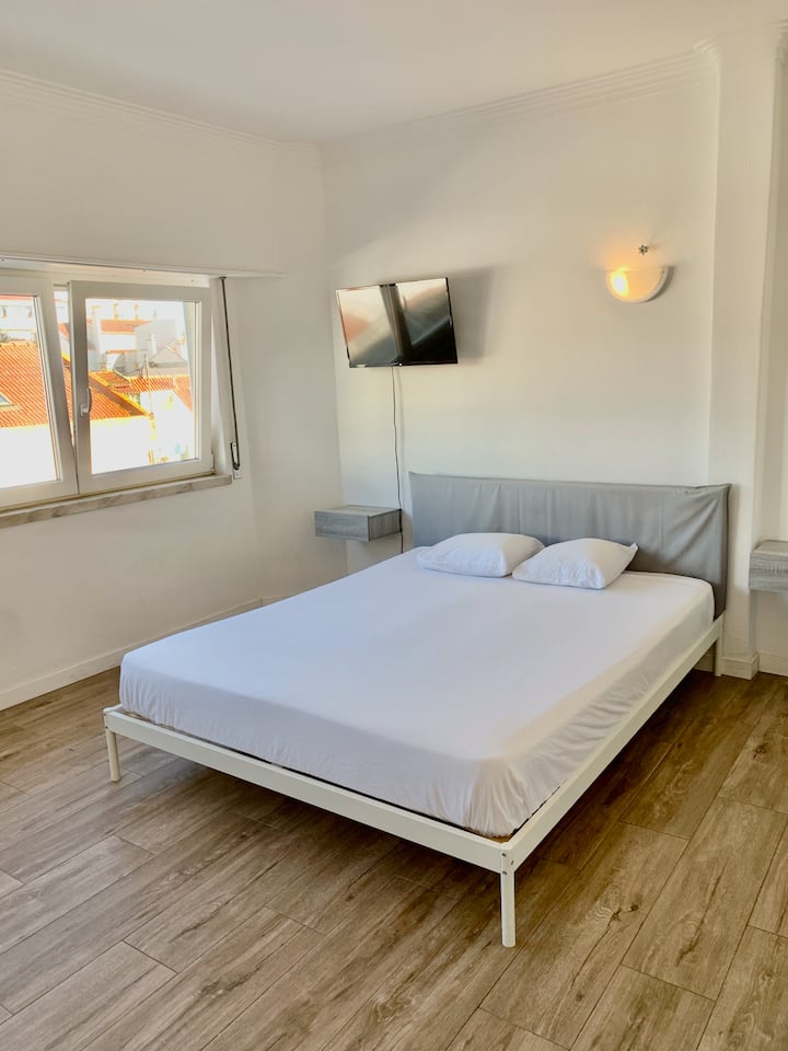 Mirazul: Central Studio For Couples - 4 Min Beach - Costa da Caparica