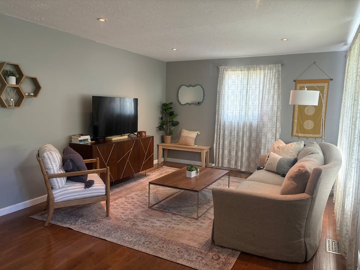 Cozy Mid-century With Large Yard Oasis - Beaverton, OR