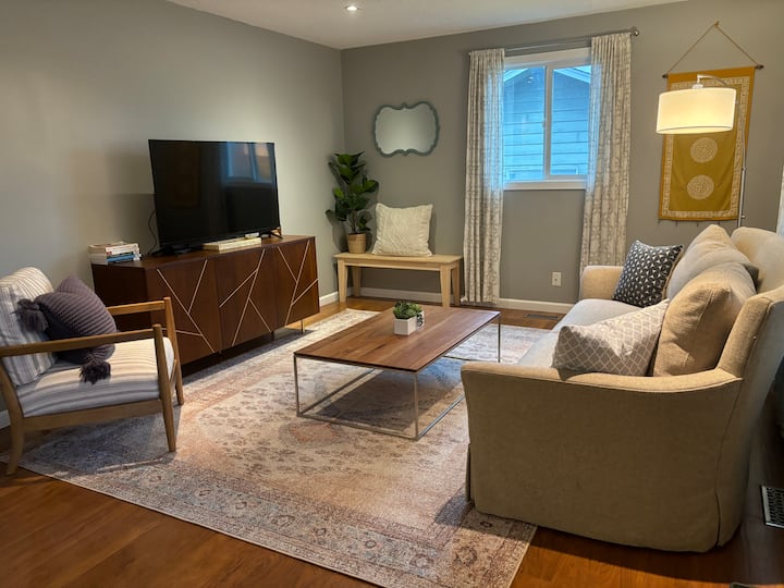 Cozy Mid-century With Large Yard Oasis - Beaverton, OR