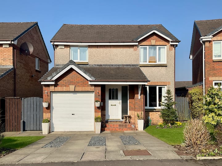 Beautiful 3-bed Detached Home With Private Garden - Glasgow