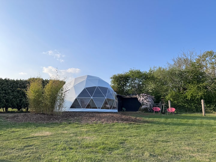 Magical Family Dome & Hut With Stargazing Hammock - Stanstead