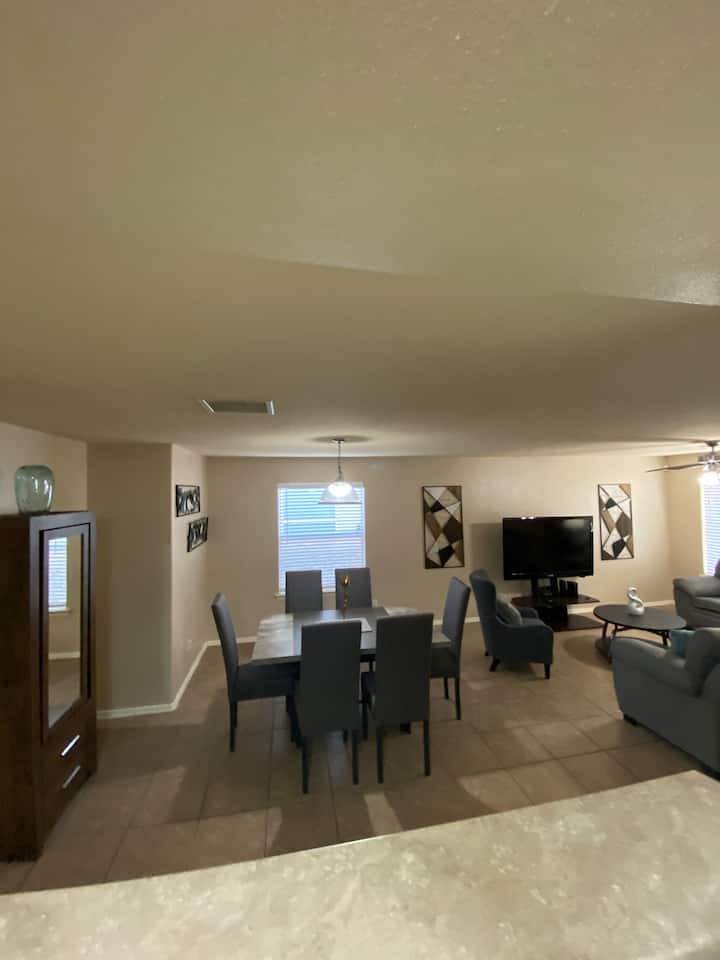 Cheerful 3 Bedroom North East El Paso, Tx - El Paso, TX