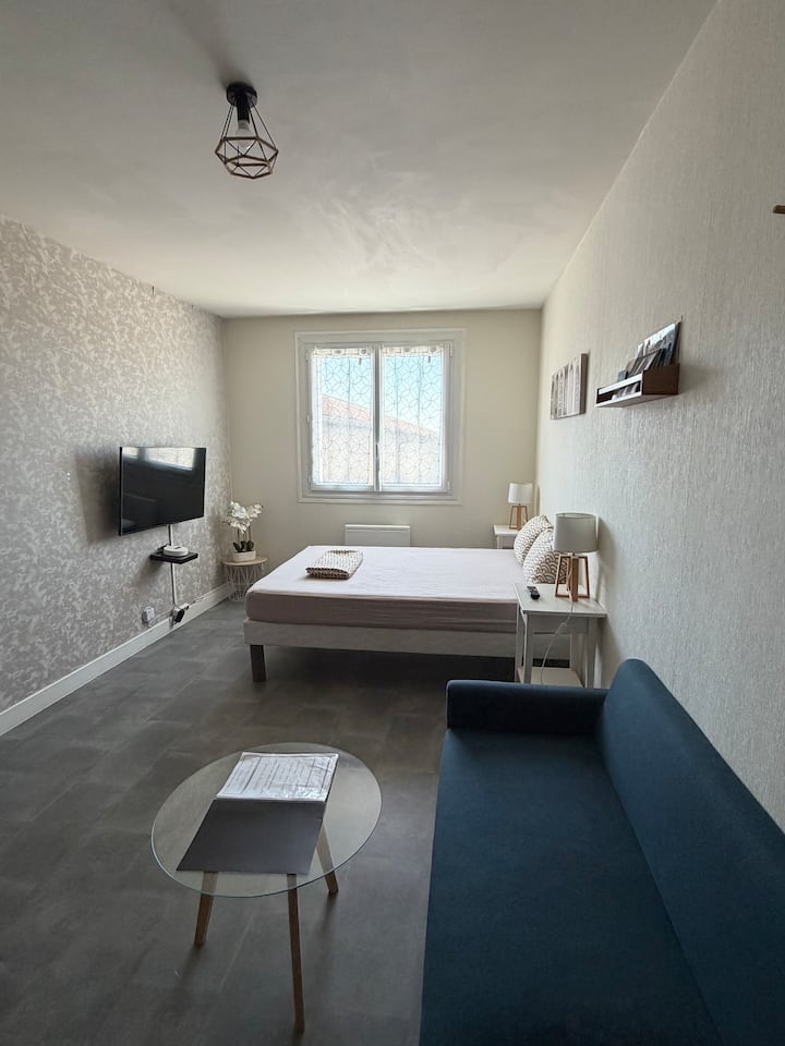 Joli Studio Avec Parking Privé, Bien Situé. - ibis Moulins