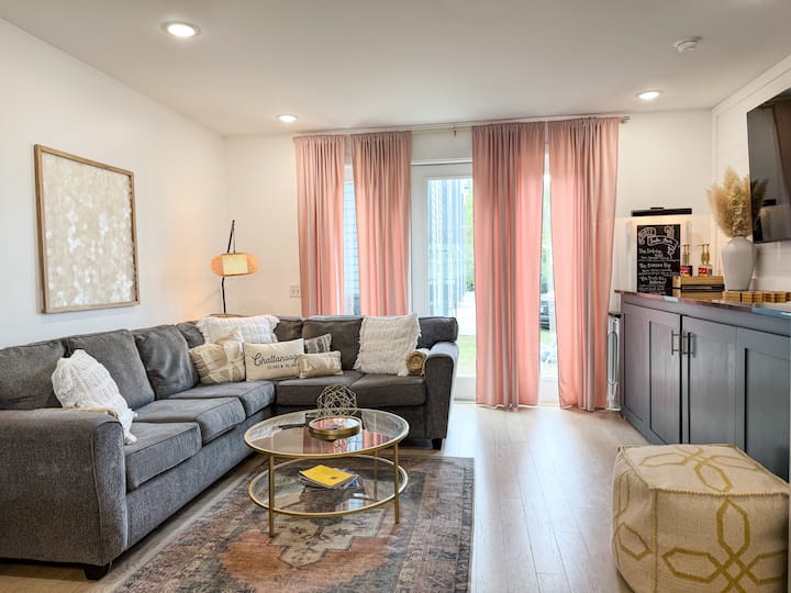 Downtown Chatt-town •Soda Bar •75' Tv •Rent Bikes - Chattanooga, TN