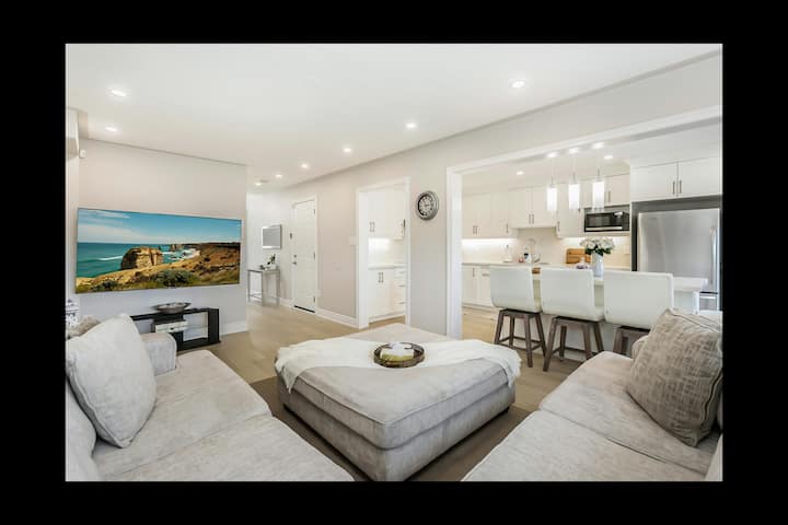 The Vaughan Retreat | Sleeps 8 | Near Wonderland - Vaughan
