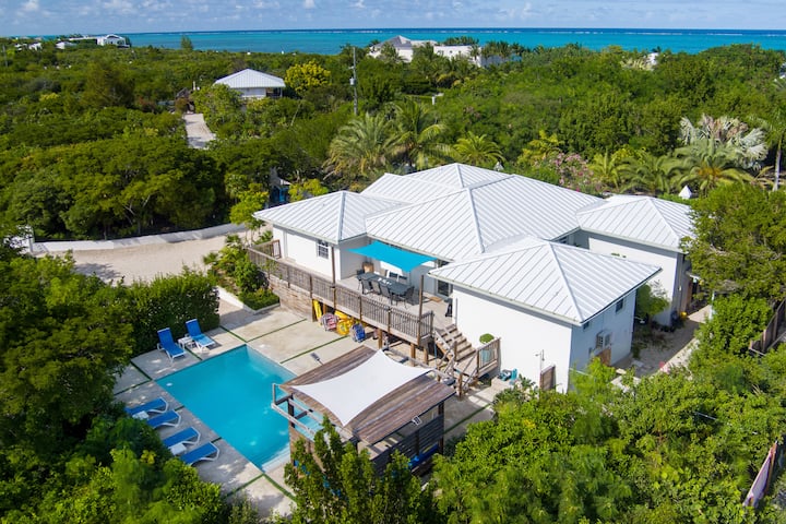 2 Minute Walk To Grace Bay Beach- Modern 4 Bedroom - Turks and Caicos Islands