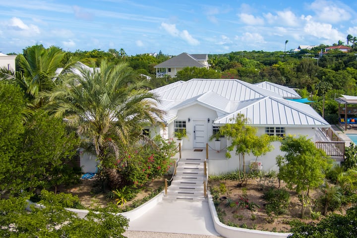 Newly Renovated - 2 Minute Walk To Grace Bay Beach - Turks and Caicos Islands