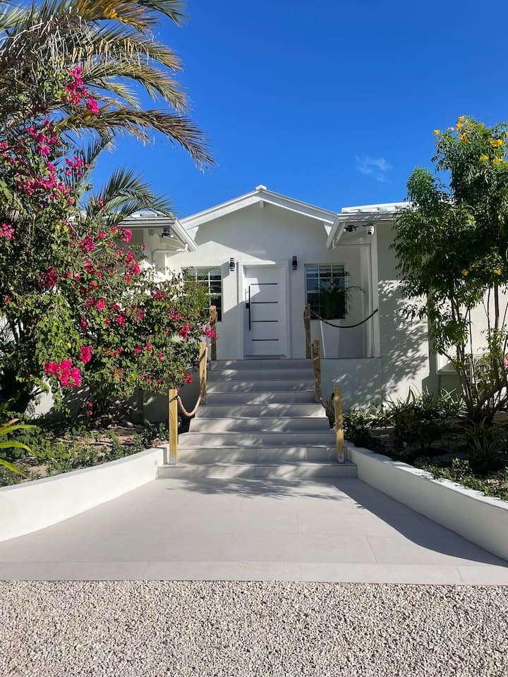 Newly Renovated - 2 Minute Walk To Grace Bay Beach - Turks and Caicos Islands