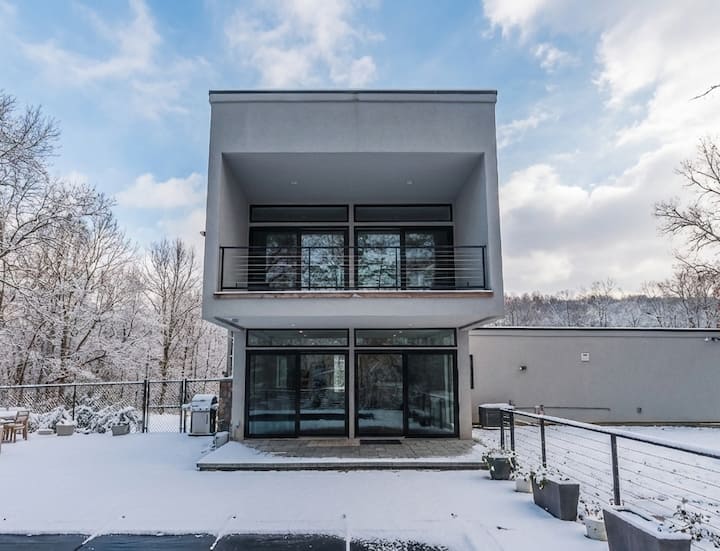 Luxe Wooded Modern Getaway Retreat + Spa - Poughkeepsie, NY