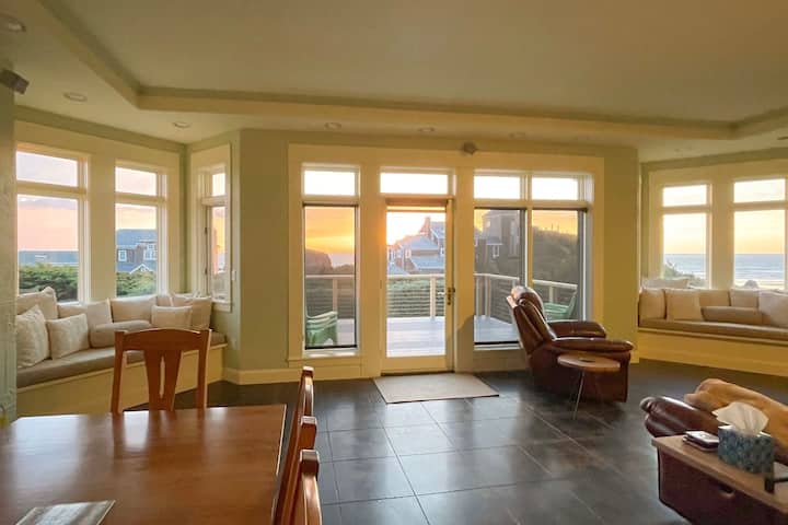 Charming Beach House, Stunning Views - Bandon, OR